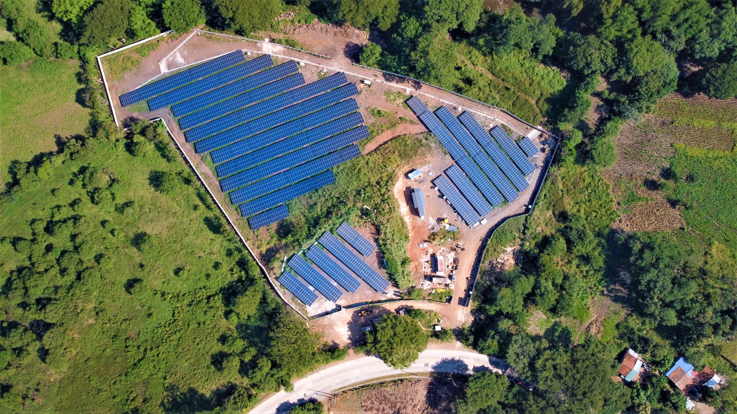 AES construye planta solar a cliente comercial - CNH Cuscatlán Hoy