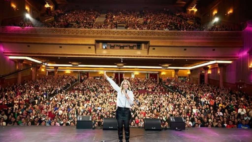 La comediante Alexa Zuart en El Salvador este viernes 18 de julio - CNH ...